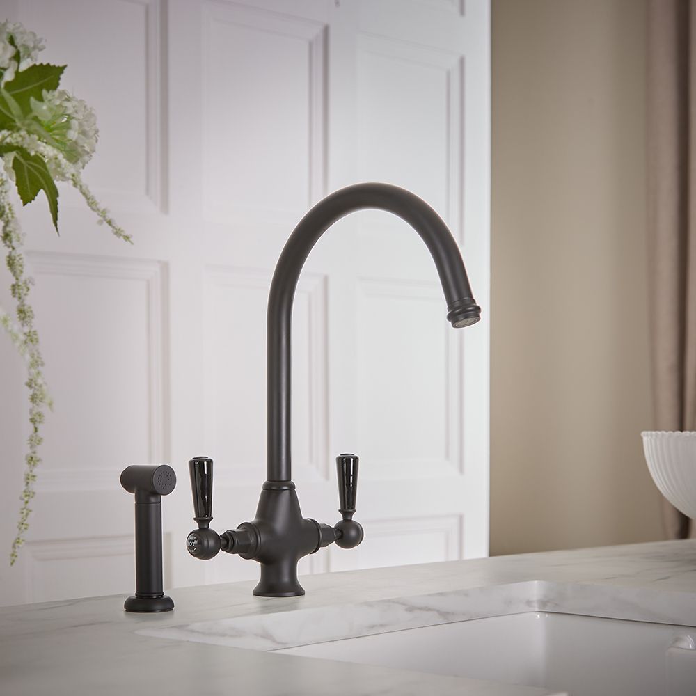 Milano Elizabeth - Traditional Kitchen Mixer Tap with Pull-Out Spray ...